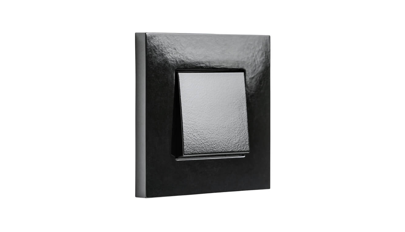 Niko Pure Bakelite® piano black