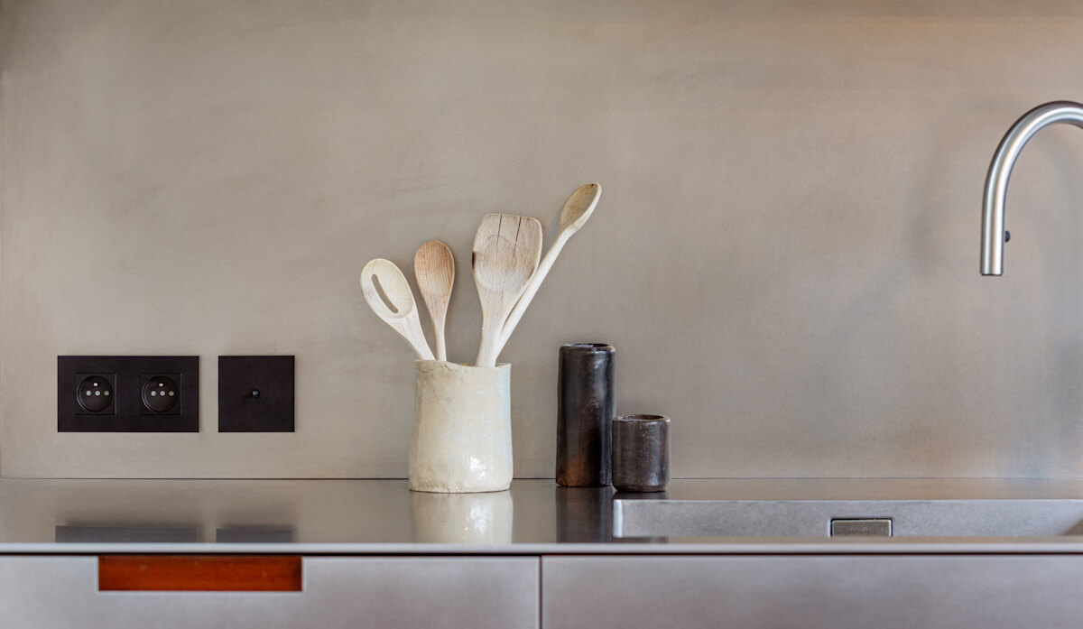 Niko Rocker en Toggle design schakelaars en stopcontacten